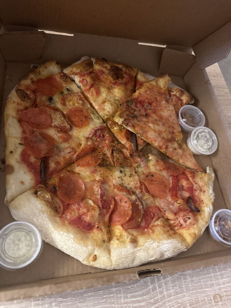 UNCLE PIZZA - Updated July 2025 - 26 Photos & 150 Reviews - 2322 South ...