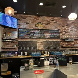 COMMONWEALTH - Updated September 2025 - 821 Photos & 1222 Reviews ...