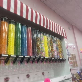 SCOOPS ICE CREAM & MILKSHAKE BAR - Updated May 2025 - 77 Photos & 41 ...