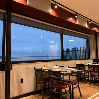 GATE 12 BAR & GRILL - Updated December 2025 - 210 Photos & 171 Reviews ...