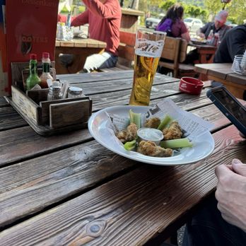 HOOTERS INTERLAKEN - Updated December 2025 - 26 Photos & 20 Reviews ...