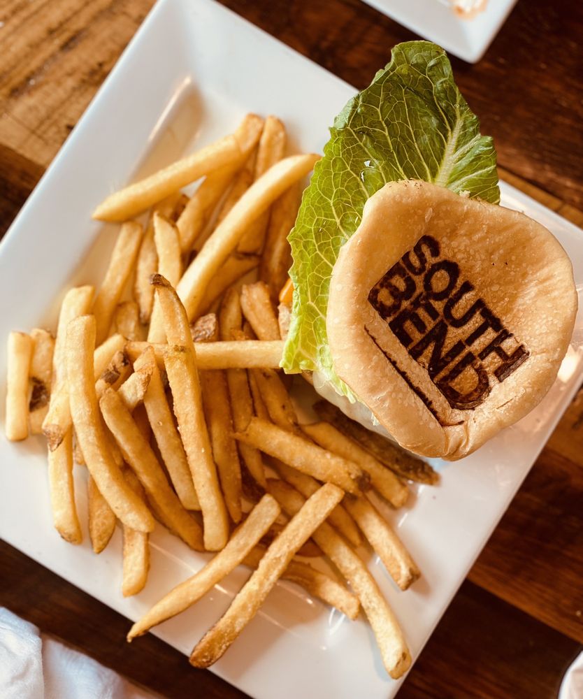 HOWARD PARK PUBLIC HOUSE - 77 Photos & 91 Reviews - 602 E Jefferson ...