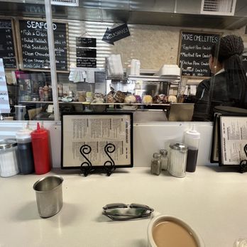 SISTERS RESTAURANT - Updated January 2026 - 126 Photos & 94 Reviews ...