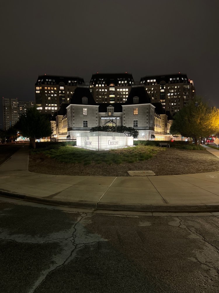 CRESCENT OFFICE TOWER - Updated December 2025 - 200 Crescent Ct, Dallas ...
