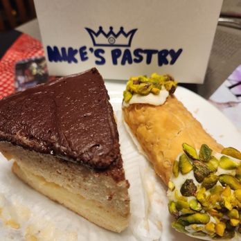 MIKE’S PASTRY - Updated May 2024 - 7598 Photos & 8889 Reviews - 300 ...