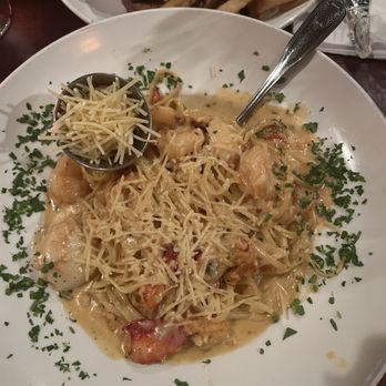 THE RED PARROT RESTAURANT - Updated June 2024 - 1275 Photos & 1317 ...