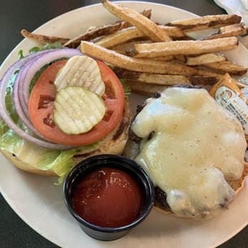 NOISY OYSTER PUB - Updated December 2025 - 17 Photos & 69 Reviews ...