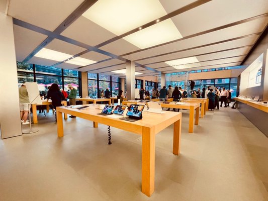 APPLE - NEW YORK - Updated October 2025 - 231 Photos & 474 Reviews ...