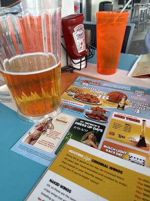 HOOTERS - Updated August 2025 - 75 Photos & 68 Reviews - 6100 SW 10th ...