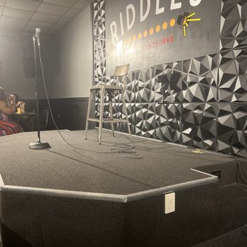 RIDDLES COMEDY CLUB - Updated November 2025 - 61 Photos & 114 Reviews ...
