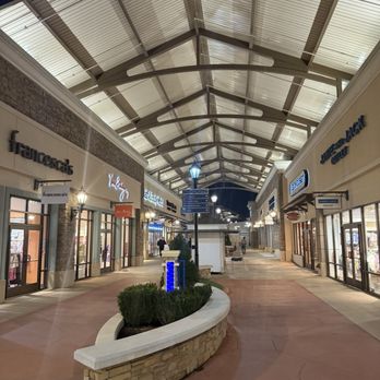 CHARLOTTE PREMIUM OUTLETS - Updated April 2025 - 224 Photos & 192 ...