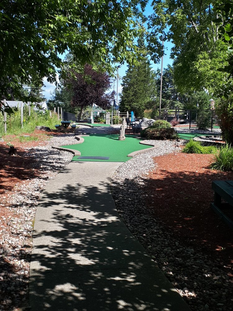 MER BLEUE MINI-PUTT - Updated December 2025 - 22 Photos - 3686 Navan ...