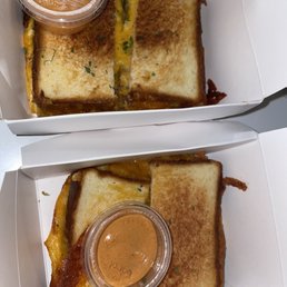 ALOHA MELT WAIKIKI - 355 Royal Hawaiian Ave, Honolulu, Hawaii - 474 ...