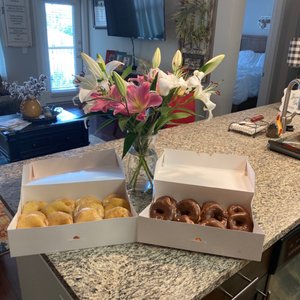 MAX’S DONUT SHOP - 142 Photos & 294 Reviews - 105 N Greenville Ave ...