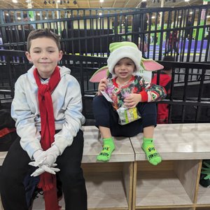 FUN CITY TRAMPOLINE PARK - 25 Photos & 12 Reviews - 447 S Broadway ...