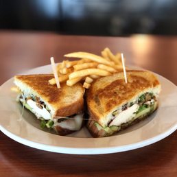 PATYS RESTAURANT - 478 Photos & 843 Reviews - 10001 Riverside Dr ...