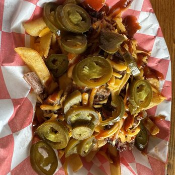 OFF THE RAILS BARBEQUE & DRAFTHOUSE - Updated March 2025 - 113 Photos ...