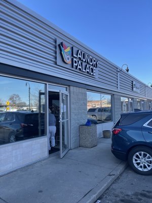 LAUNDRY PALACE - Updated January 2026 - 33 Photos & 75 Reviews - 140 S ...