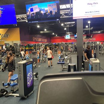 CRUNCH FITNESS - SUNRISE - Updated November 2025 - 72 Photos & 23 ...