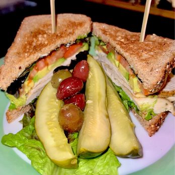 THE CLUB BAR AT THE PENINSULA BEVERLY HILLS - Updated October 2025 - 49 ...