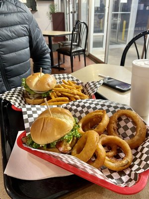 BURGER STATE - 69 Photos & 90 Reviews - 8920 Wornall Rd, Kansas City ...
