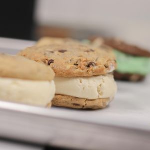 MAX’S DONUT SHOP - 119 Photos & 277 Reviews - Donuts - 105 N Greenville ...