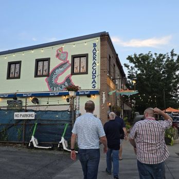 BARRACUDAS LOCUST POINT TAVERN - Updated August 2025 - 145 Photos & 182 ...