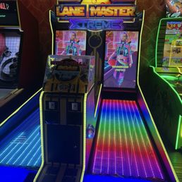 ROADIES - Updated February 2026 - 74 Photos & 48 Reviews - 4811 E Grant ...