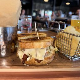 FINNEY’S CRAFTHOUSE - GOLETA - Updated July 2025 - 110 Photos & 63 ...