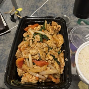 CHOMP CHOMP THAI KITCHEN - Updated September 2024 - 136 Photos & 70 ...