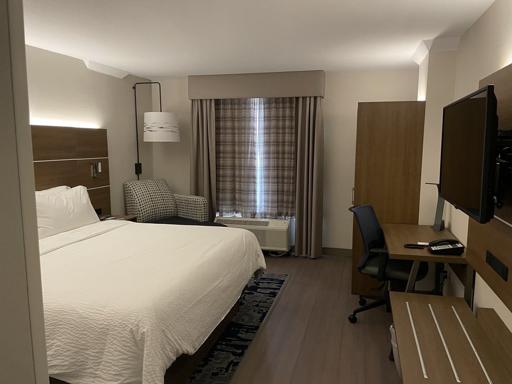 HOLIDAY INN EXPRESS VANCOUVER-METROTOWN - Updated December 2025 - 44 ...