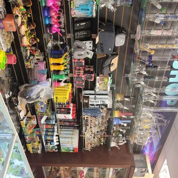 CAMBRIDGE SMOKE SHOP - Updated January 2026 - 12 Photos - 1199 ...