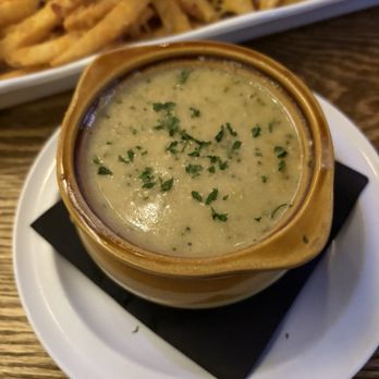 ASHBURN PUB - Updated December 2025 - 136 Photos & 208 Reviews - 44110 ...