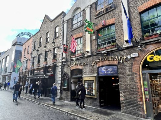 QUAYS BAR - Updated August 2025 - 60 Photos & 74 Reviews - 10 - 12 ...