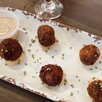 LAZY OAK - Updated October 2024 - 116 Photos & 55 Reviews - 503 Porter ...