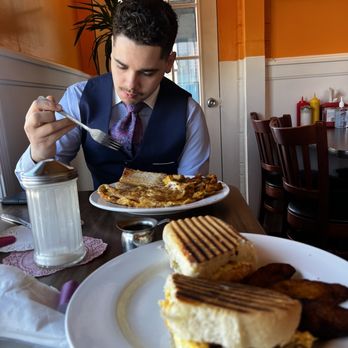 CAFE REYES - Updated February 2025 - 265 Photos & 239 Reviews - 421 ...