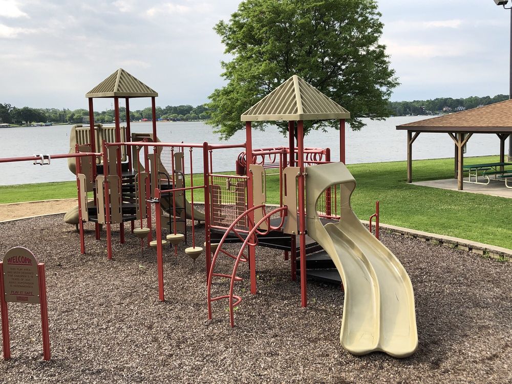 BOB LEWANDOWSKI PARK - Updated December 2025 - 15 Photos - 528 SW ...