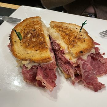 PARKWAY DELI & RESTAURANT - Updated December 2024 - 530 Photos & 929 ...