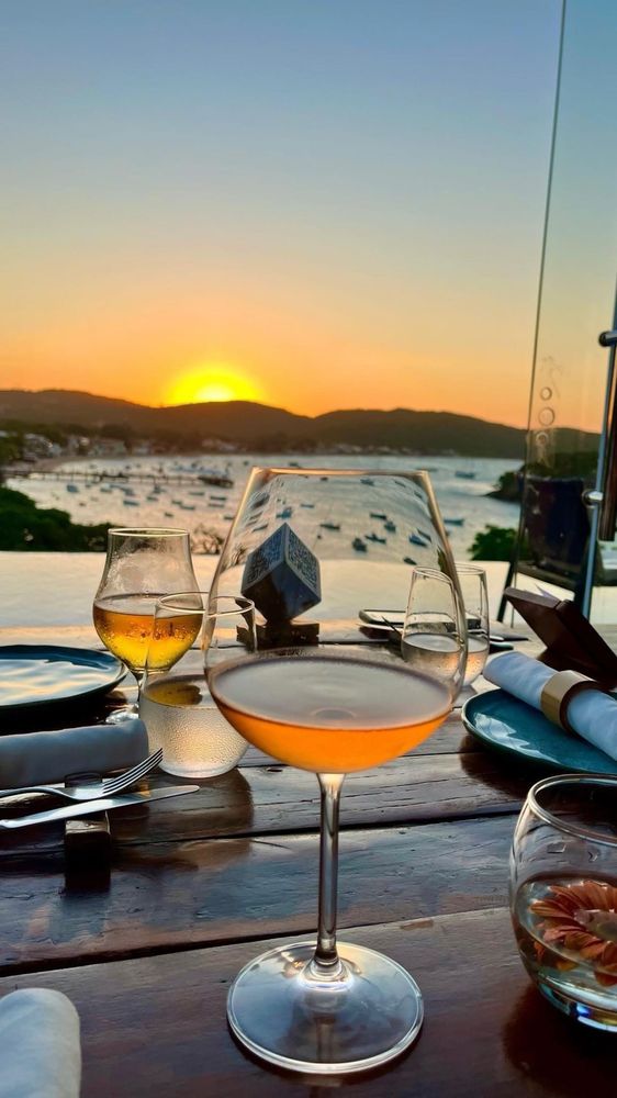 MISTICO RESTAURANTE - Updated March 2025 - 18 Photos - R. Morro do ...