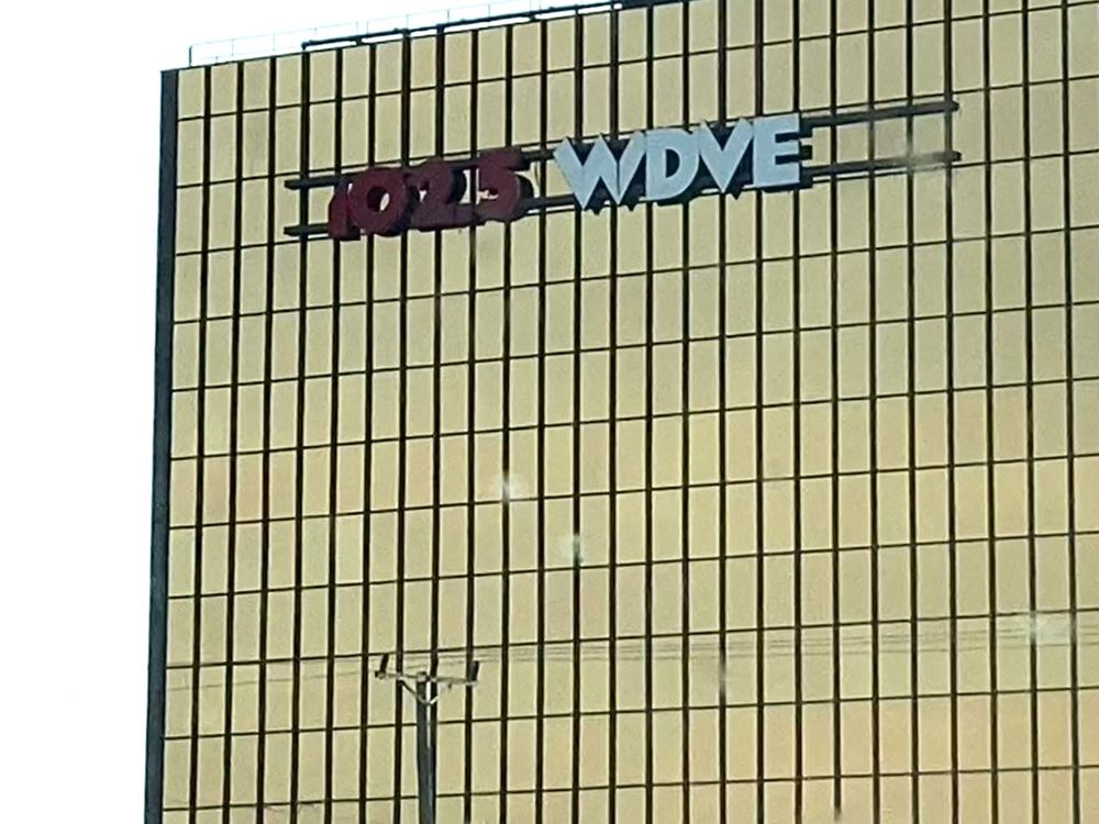 WDVE 102.5 FM - Updated August 2025 - 27 Reviews - 200 Fleet St ...