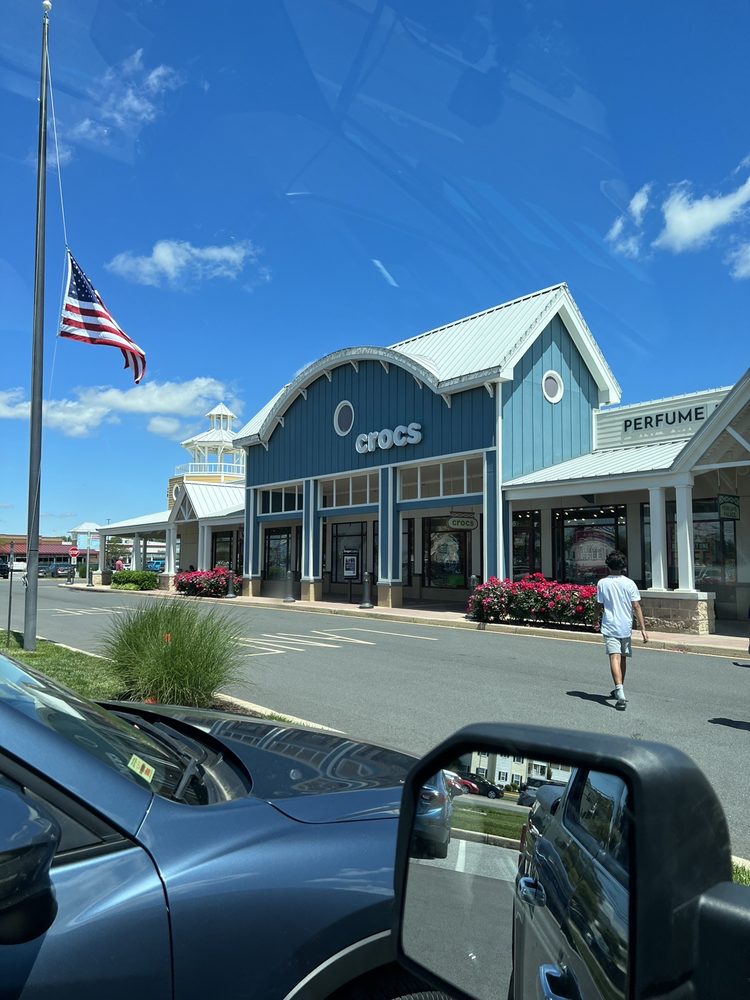 CROCS - Updated August 2025 - 12 Reviews - 36470 Seaside Outlet Dr ...