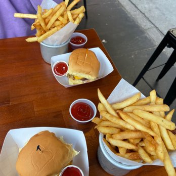 E’S BAR - Updated January 2025 - 390 Photos & 421 Reviews - 511 ...