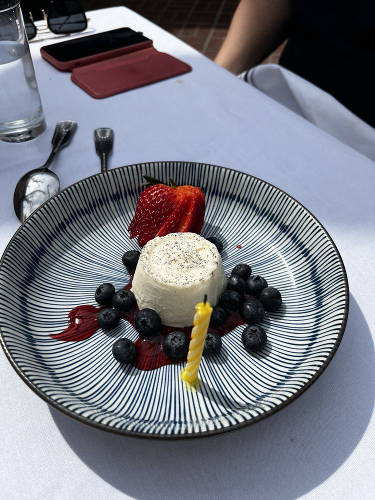 THE MISSION SQUARE RESTAURANT & LOUNGE - Updated May 2024 - 619 Photos ...