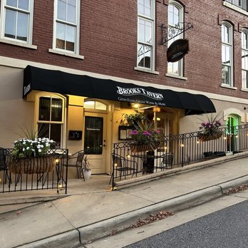 BROOKS TAVERN - Updated March 2025 - 23 Photos & 42 Reviews - 10 Oak St ...