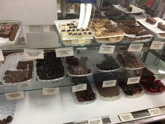 FAROH’S CANDY - Updated May 2026 - 300 Broadway Ave, Lorain, Ohio ...