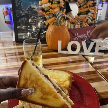 THE APPLE HOUSE - Updated August 2024 - 635 Photos & 563 Reviews - 4675 ...