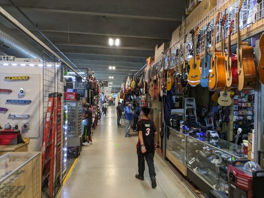 BUYER’S FLEA MARKET - Updated November 2025 - 82 Photos & 20 Reviews ...