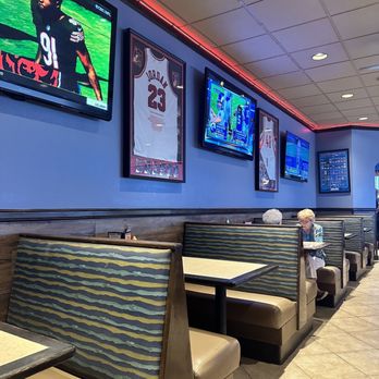 GATOR’S GRILL AND SPIRITS - Updated December 2025 - 37 Photos & 57 ...