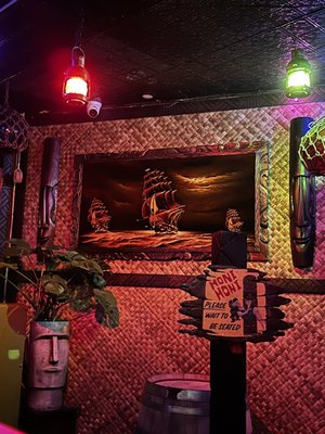 HONI HONI TIKI LOUNGE - Updated October 2025 - 25 Photos - 10262 103 Street NW, Edmonton ...