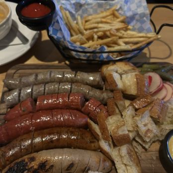 BERLINER PUB - Updated June 2024 - 723 Photos & 707 Reviews - 221 Main ...